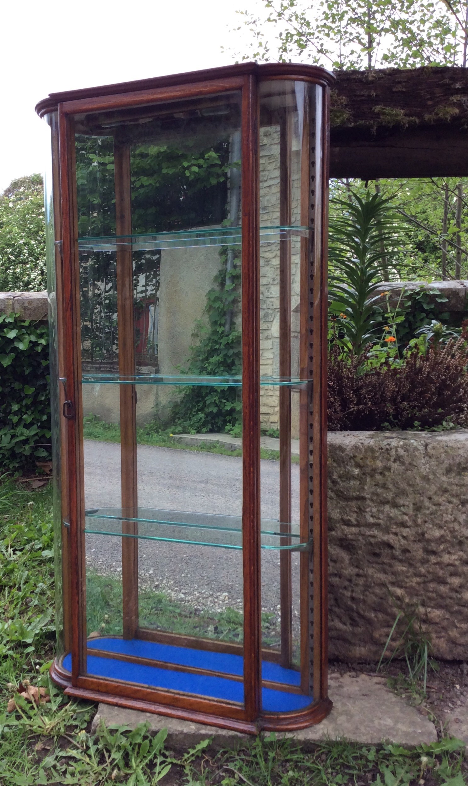 Vintage wall display case - Vintage shop display cases - Guy Laurent ...