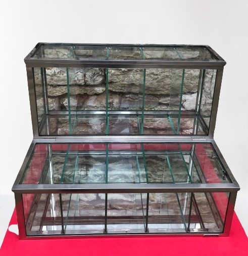 Old candy display case. - Vintage shop display cases - Guy Laurent ...