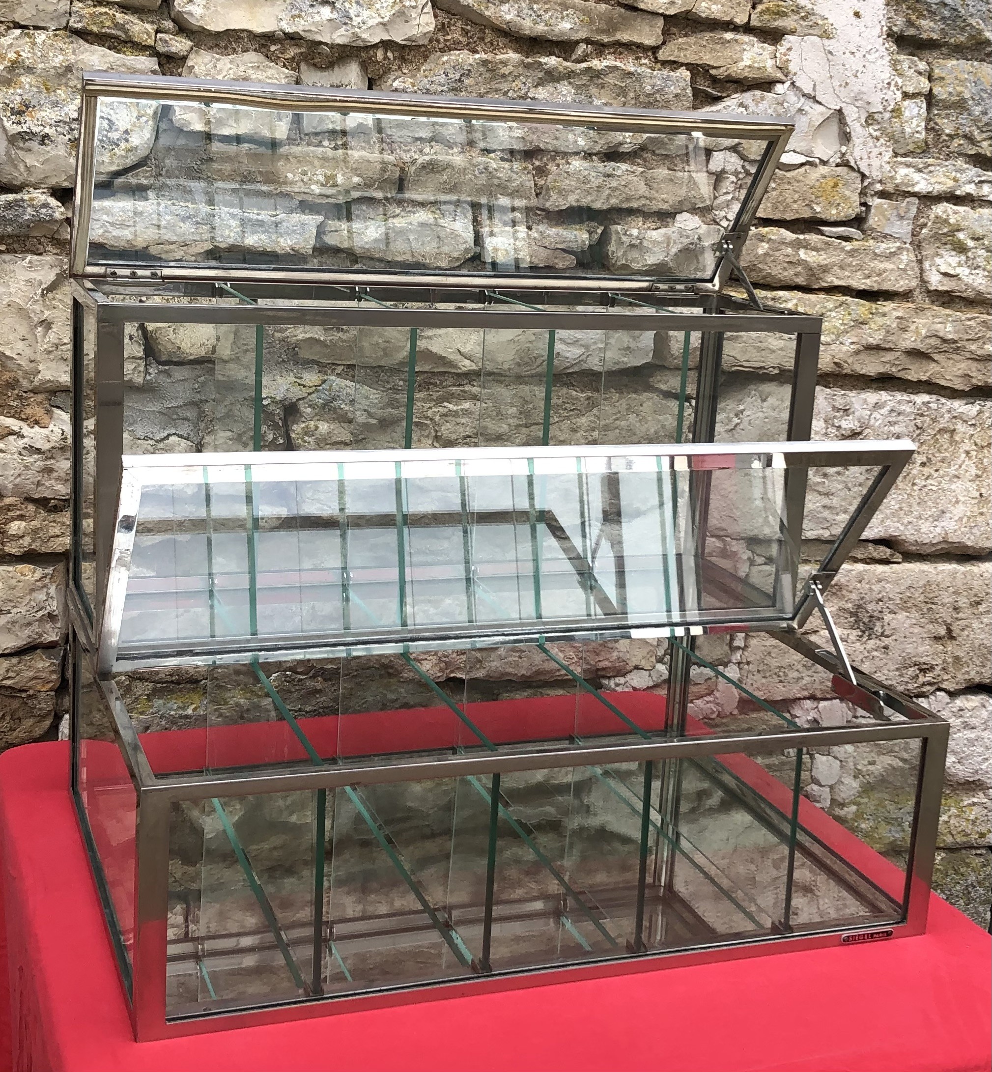 Old candy display case. - Vintage shop display cases - Guy Laurent ...